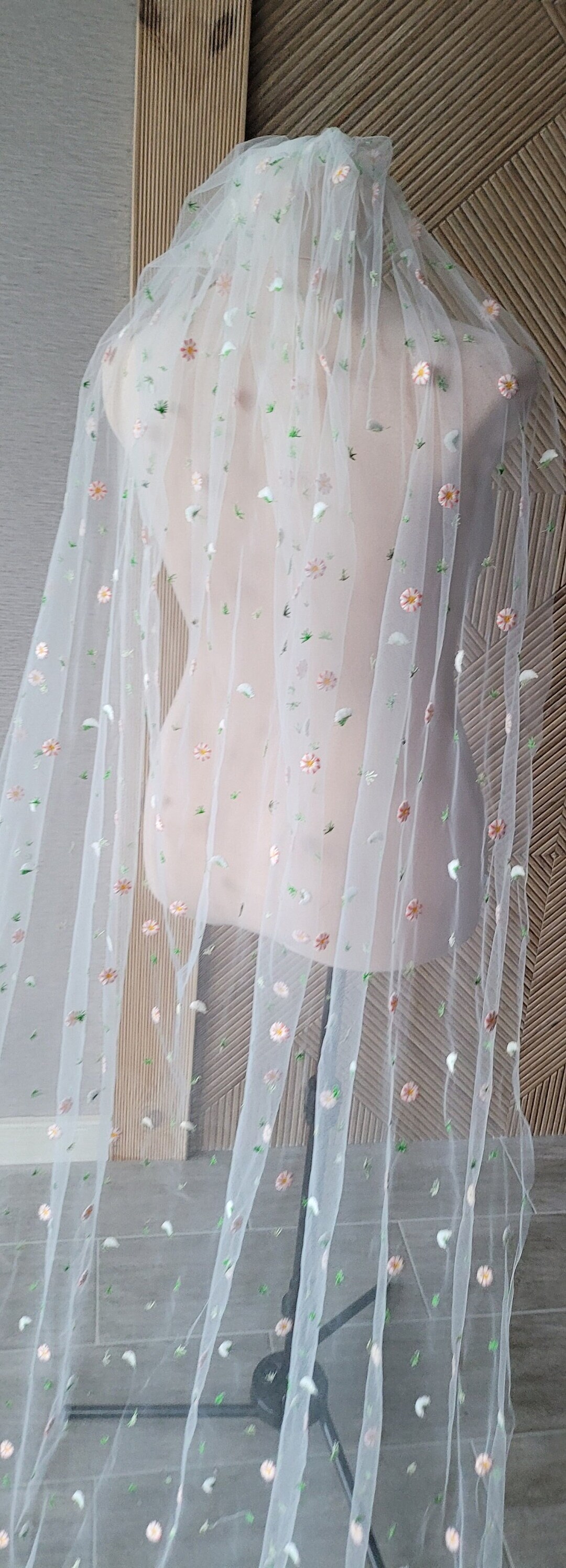 Daisy Flower Wedding Veil: Embroidered Floral Bridal Veil - Etsy