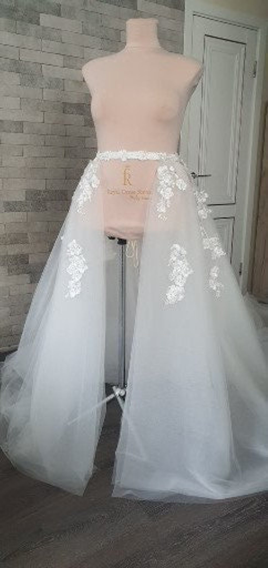 Gorgeous Extra Long Wedding Train With Handstitched Embroidery ...