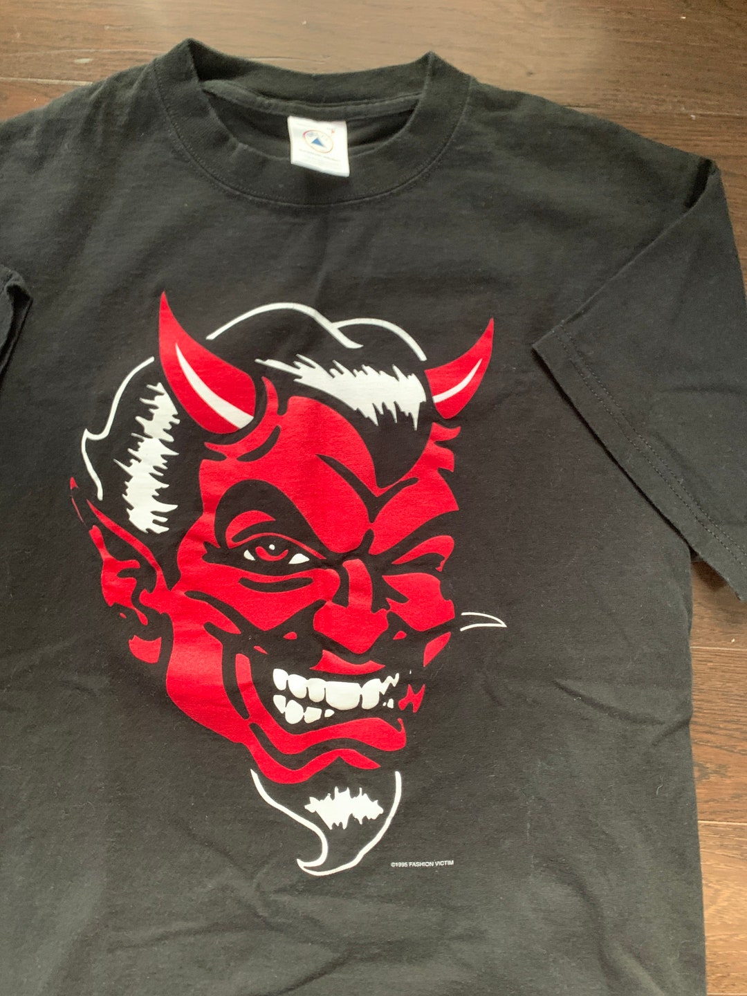 90s Fashion Victim Winking Devil T Shirt - Etsy Österreich
