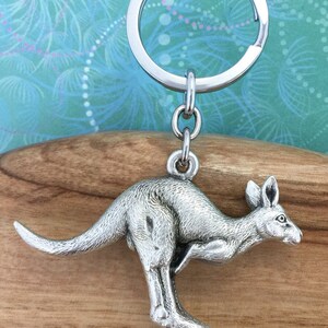 Kangaroo B Australian Souvenir Keyring, Australian Made Pewter Gift ...