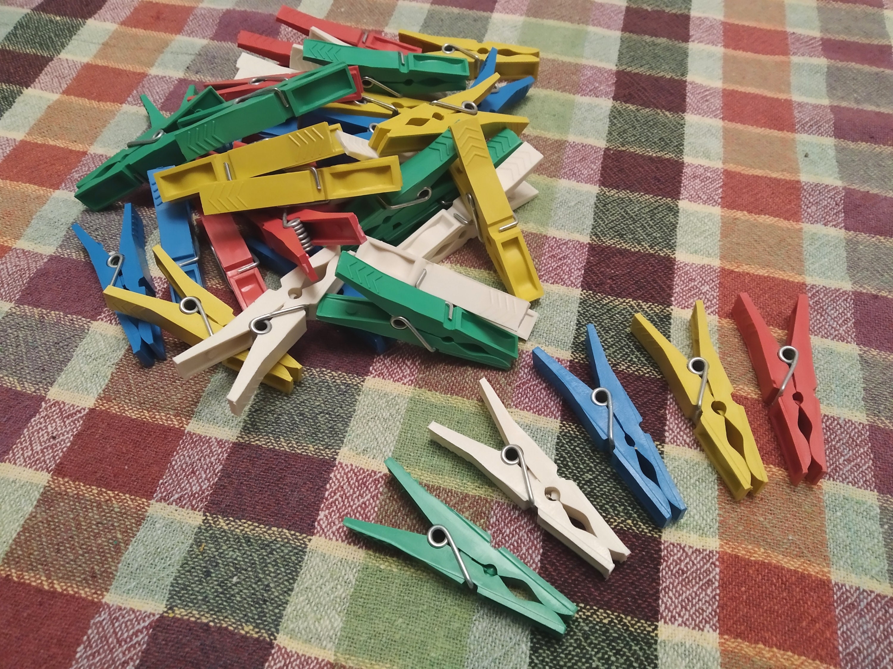 40 Clothespins, Vintage Laundry Pins, Plastic Clothes Pins, Retro ...