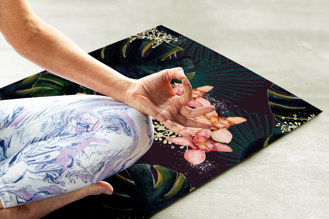 LAYLA Art Mat, Dark Purple Vinyl Protective Mat, Floral Design ...