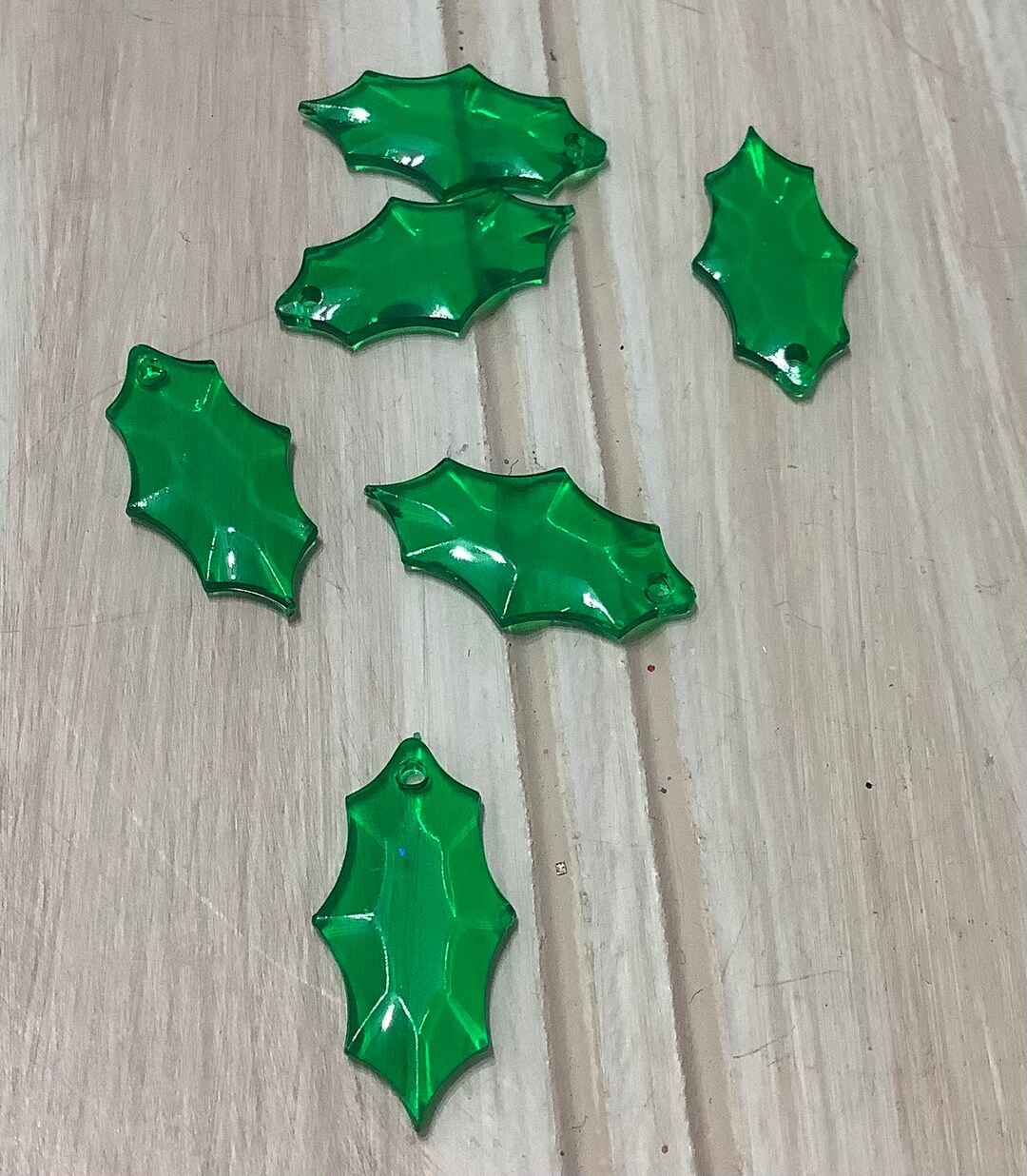 Acrylic holly leaf bead holiday - Etsy.de