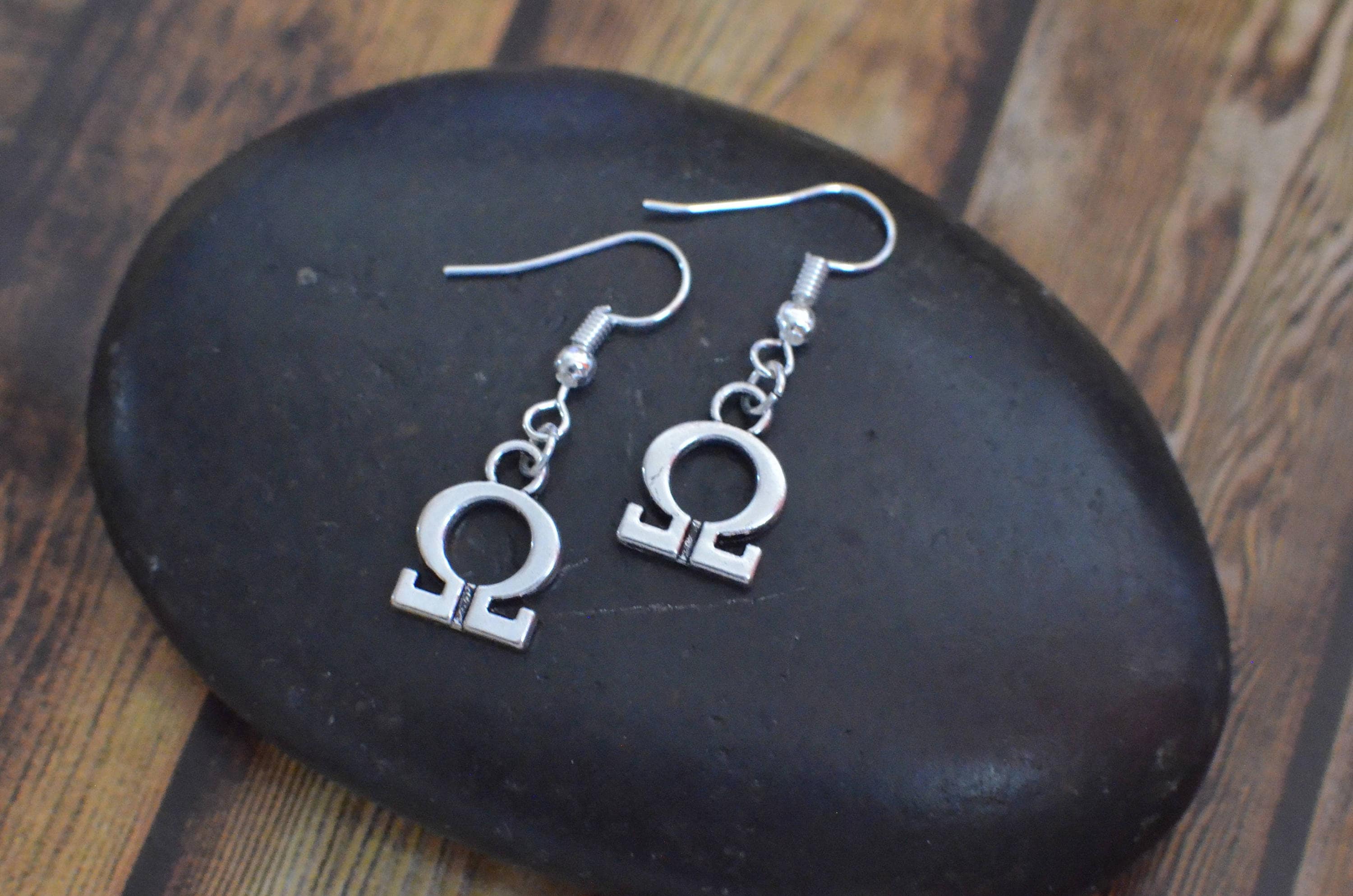 Omega Earrings, Omega Symbol, Greek Alphabet, Minimalist Jewellery ...