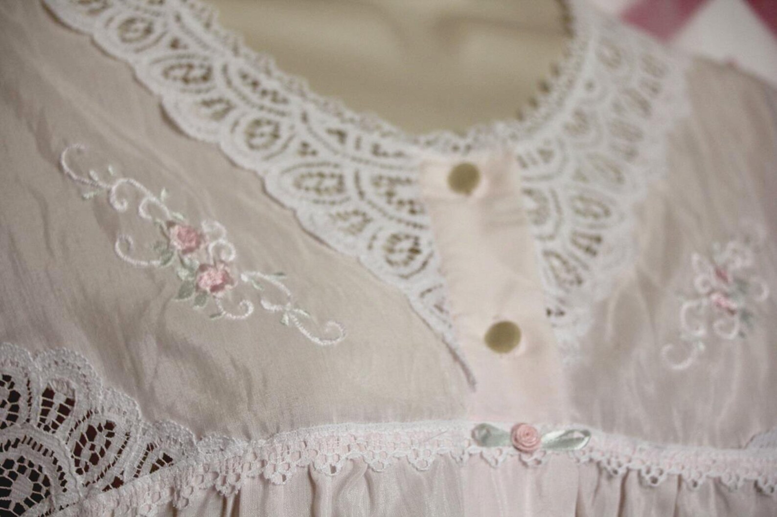Vanity Fair Pink Button-up Nightgown Floral Lace Detail Size L Vintage ...