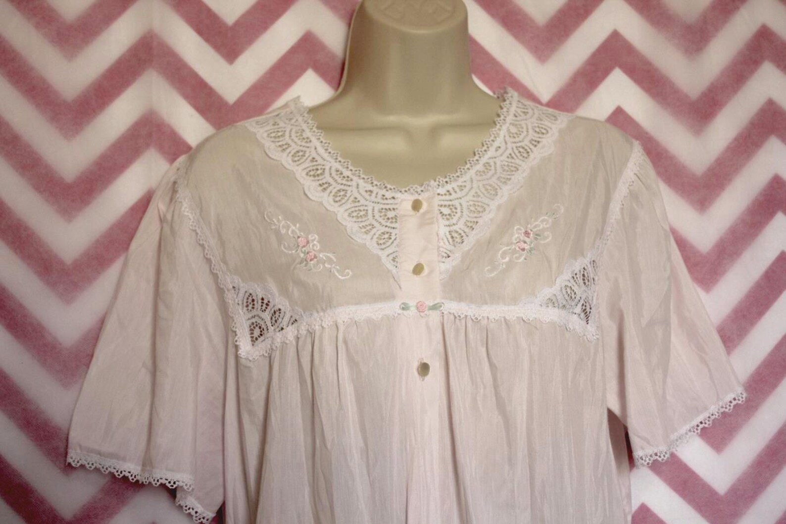 Vanity Fair Pink Button-up Nightgown Floral Lace Detail Size L Vintage ...