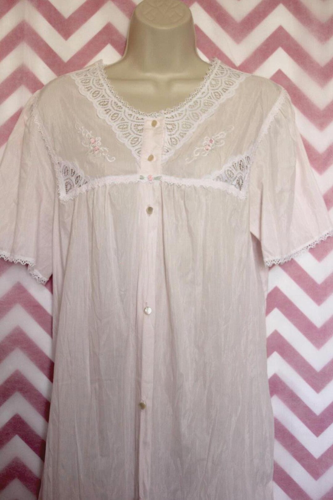 Vanity Fair Pink Button-up Nightgown Floral Lace Detail Size L Vintage ...