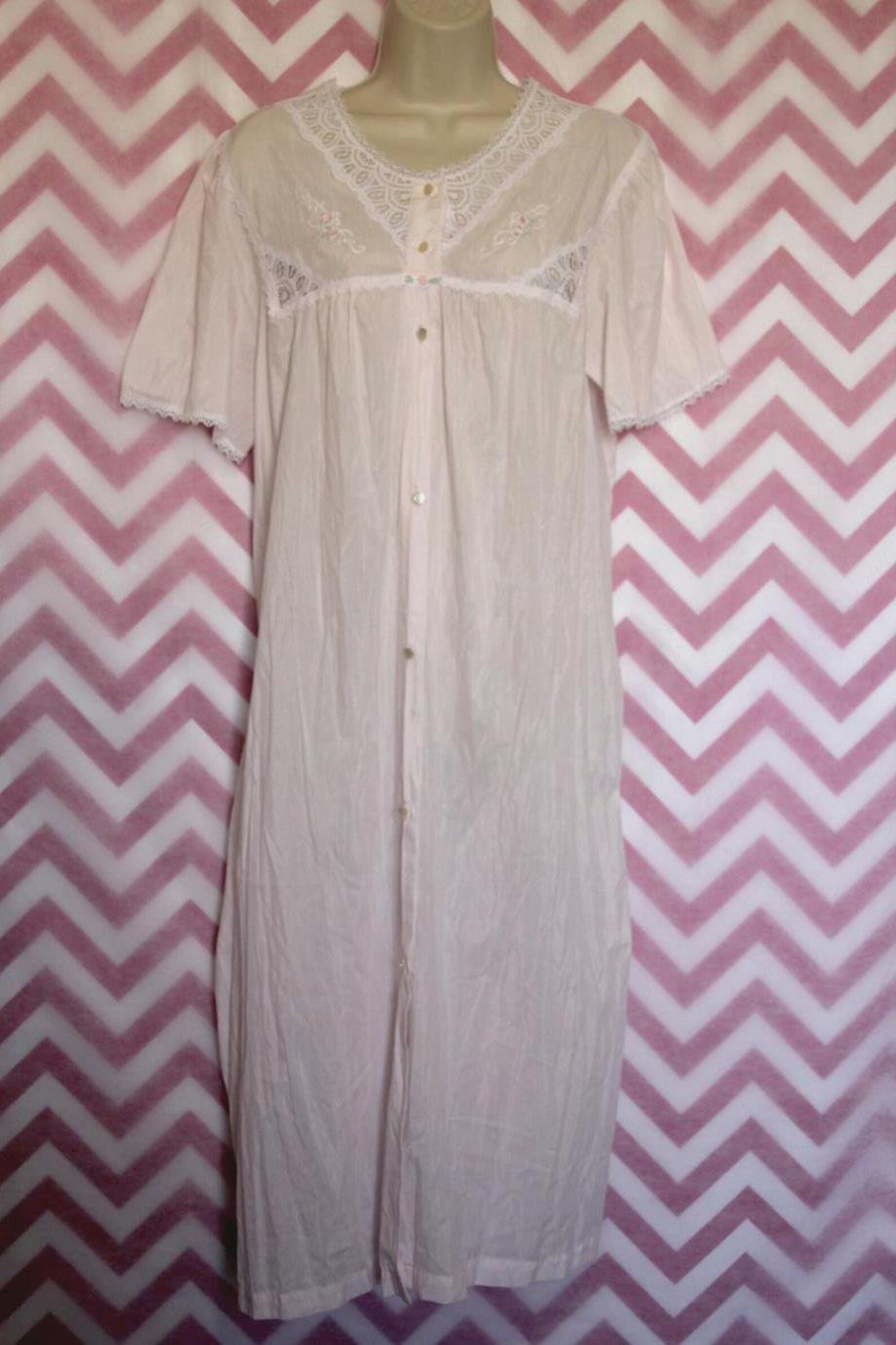 Vanity Fair Pink Button-up Nightgown Floral Lace Detail Size L Vintage ...