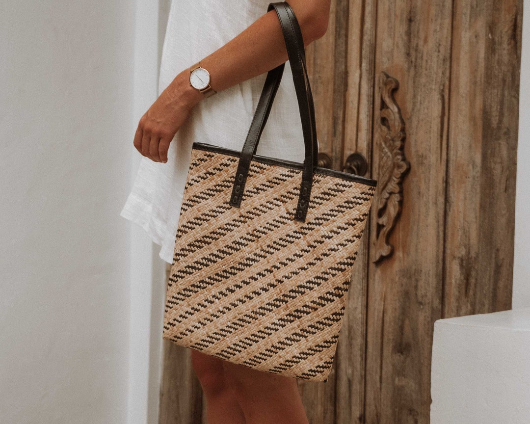 Straw Shoulder Bag With Black Leather Handles, Handwoven Shoulder Bag ...