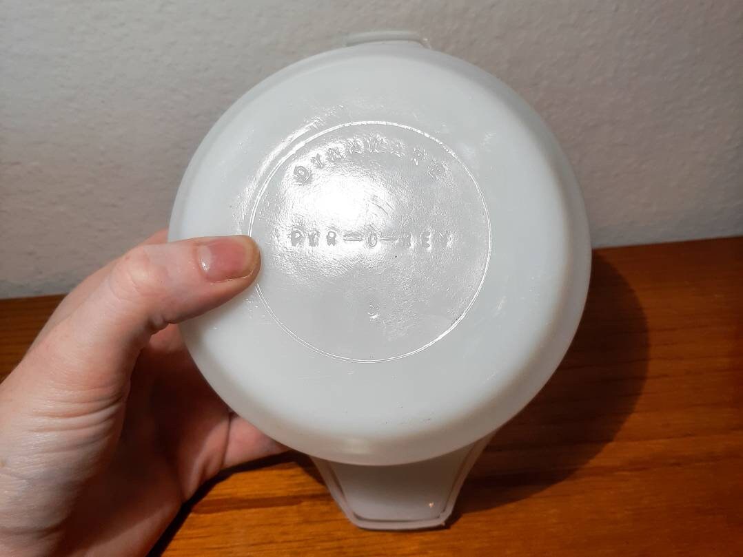 Pyr-o-rey Dynaware Small Casserole Dish Milk Glass With Brown Daisy ...