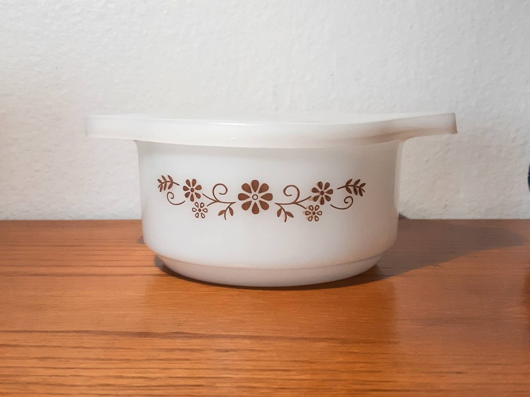Pyr-o-rey Dynaware Small Casserole Dish - Milk Glass With Brown Daisy ...