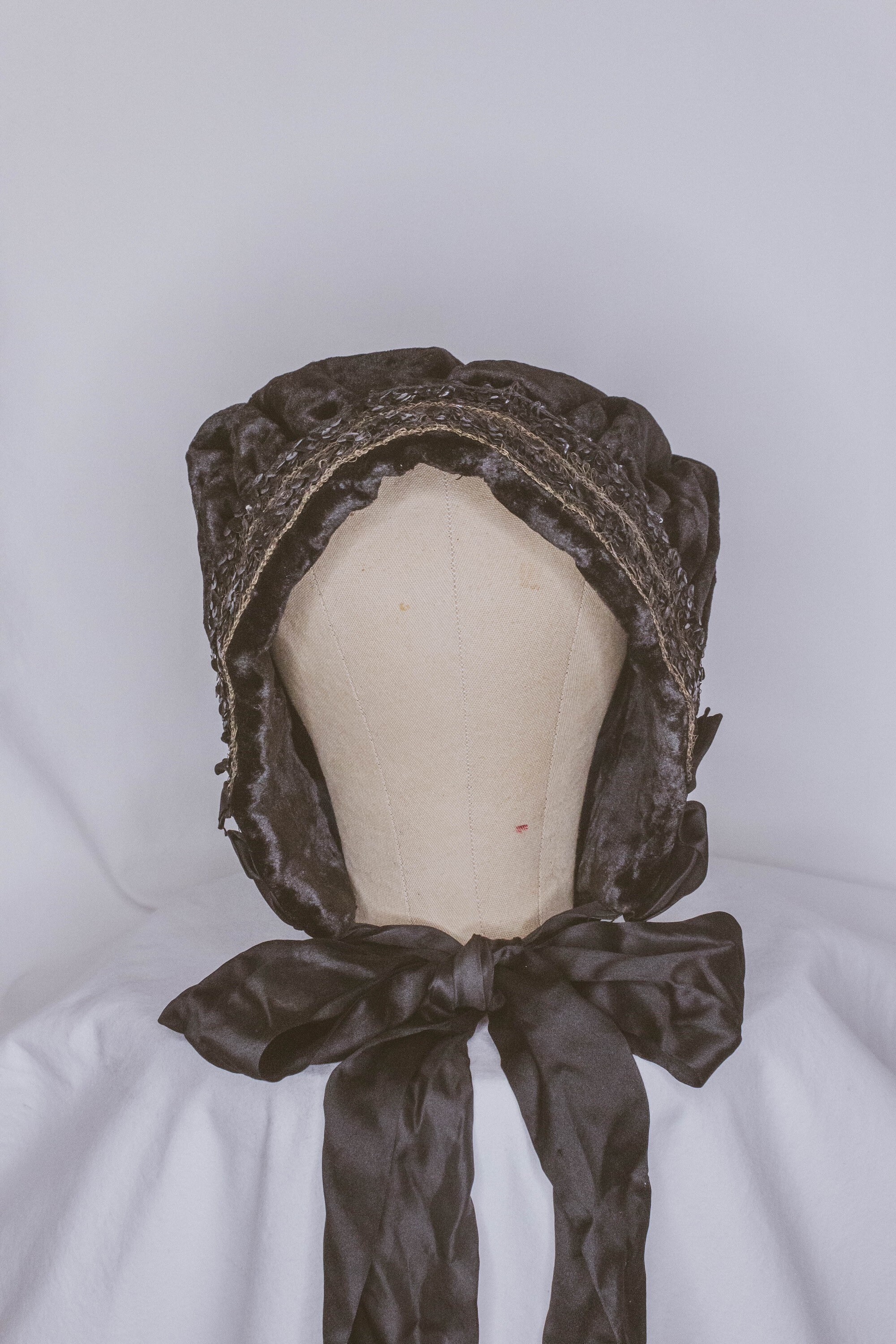 1880s/90s Black Velvet Bonnet With Sequin Trim and Duo-tone - Etsy