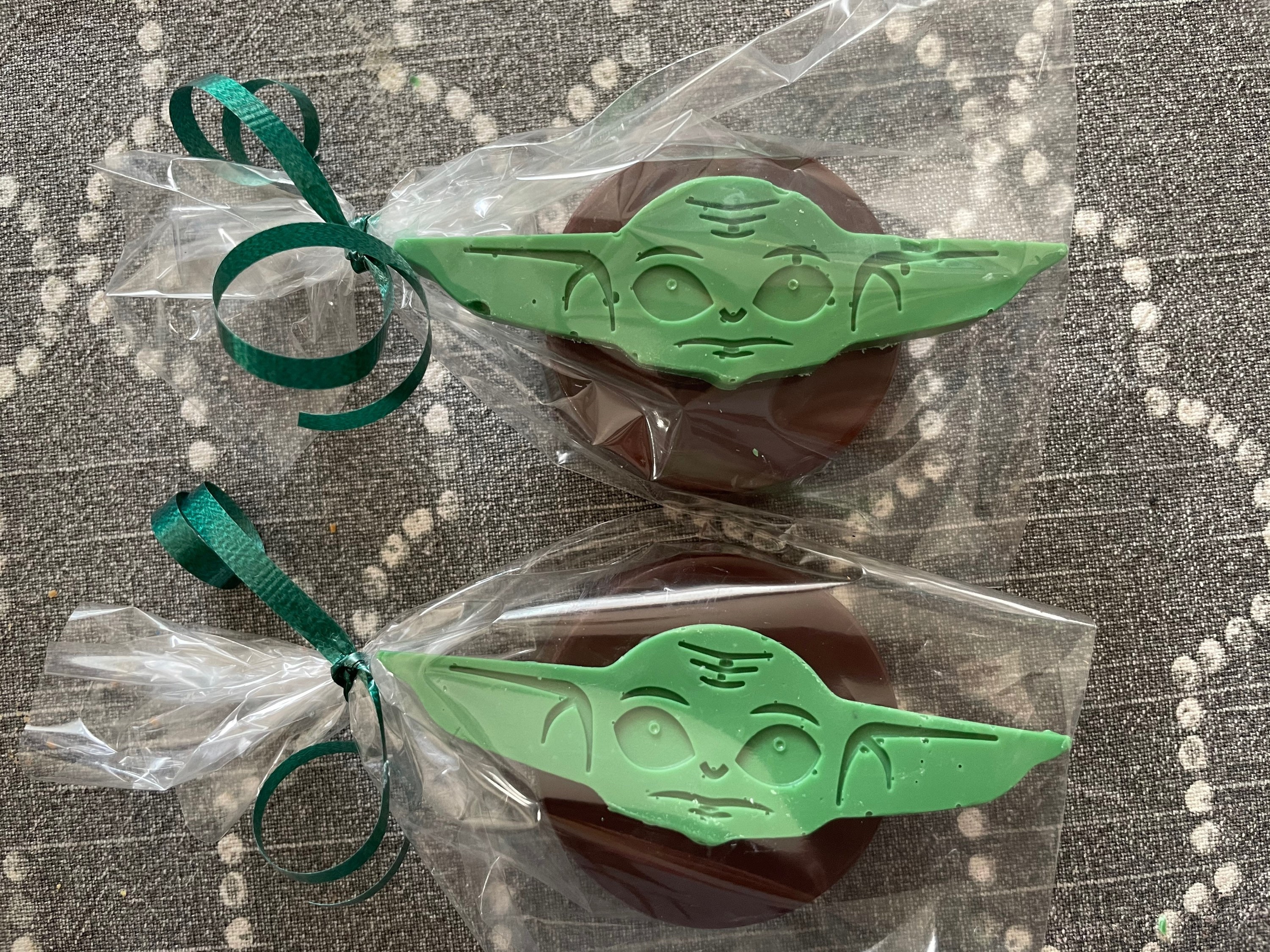 12 Baby Yoda chocolate covered Oreos | Etsy