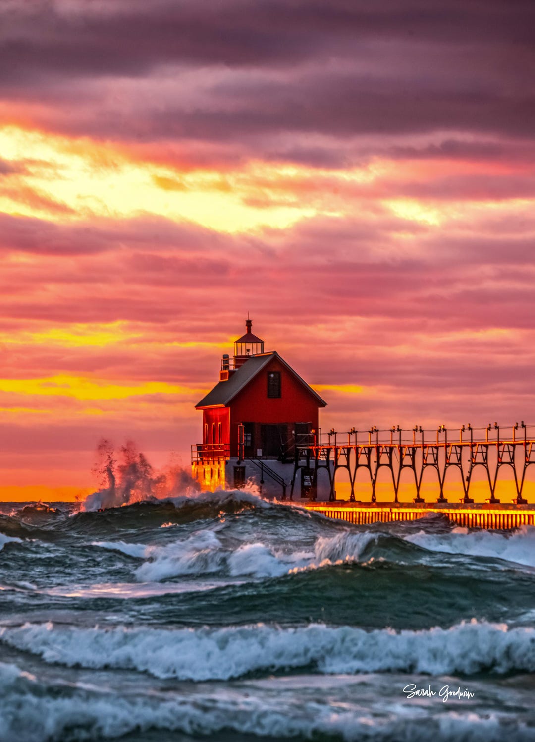 Dramatik And A Pop Of Red / Leuchtturm / Wellen /Michigan Photography ...
