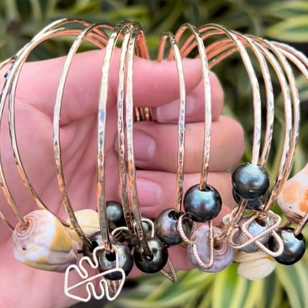 Gold Shell Bangle - Etsy