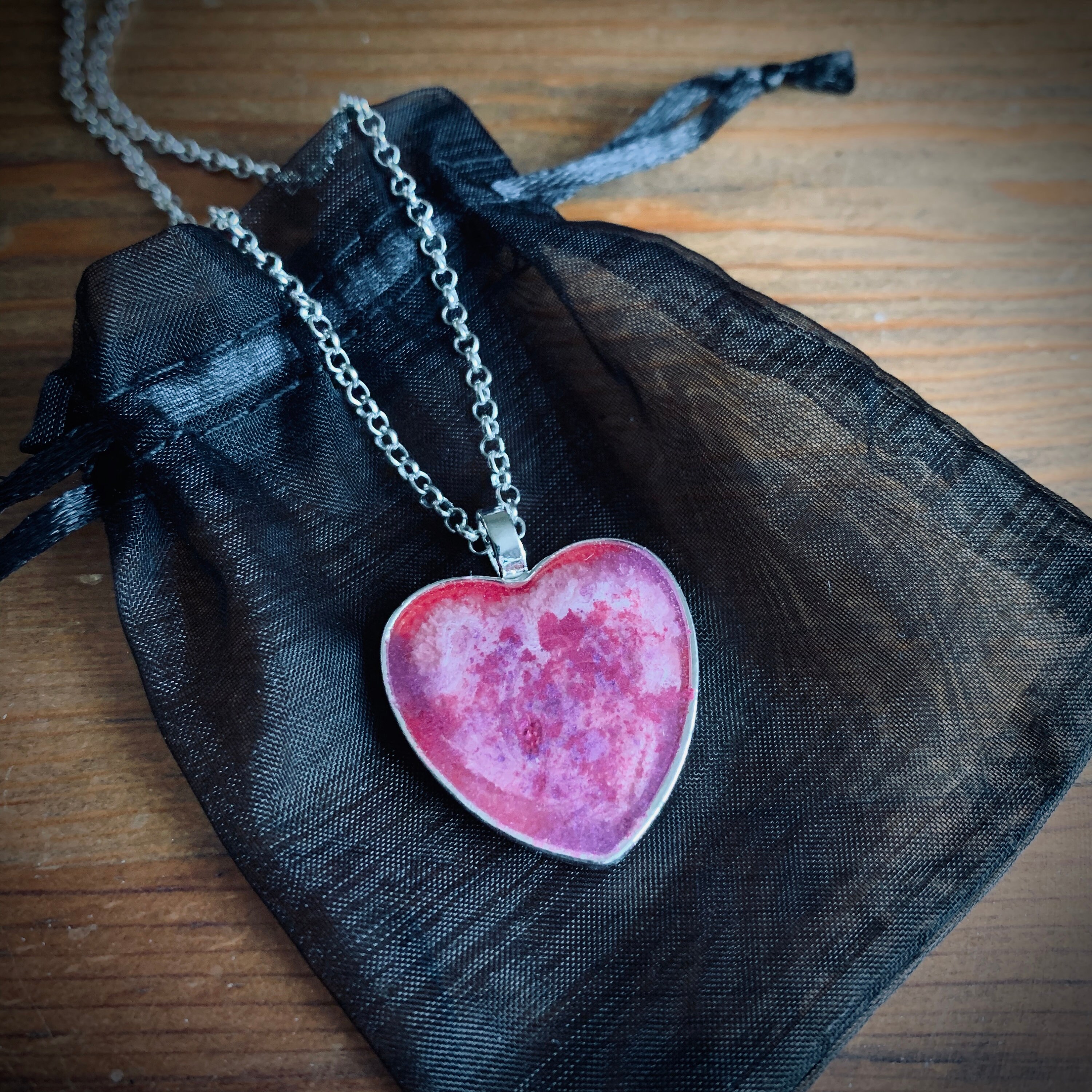 Collar colgante en forma de corazón de resina - Etsy España