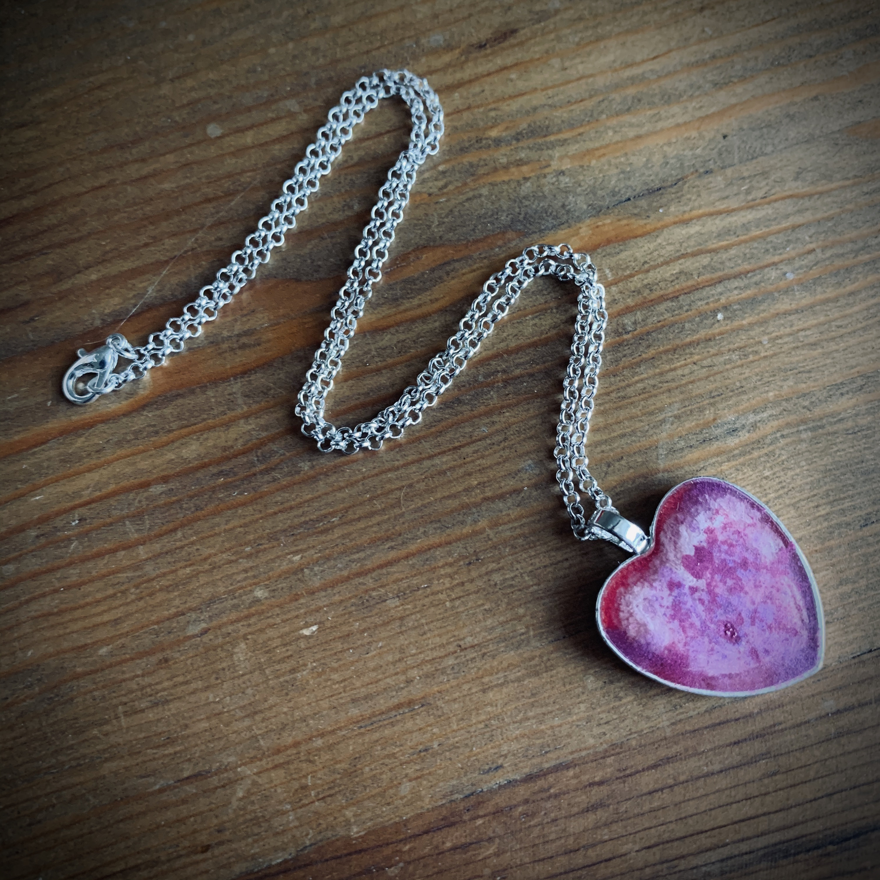 Collar colgante en forma de corazón de resina - Etsy España