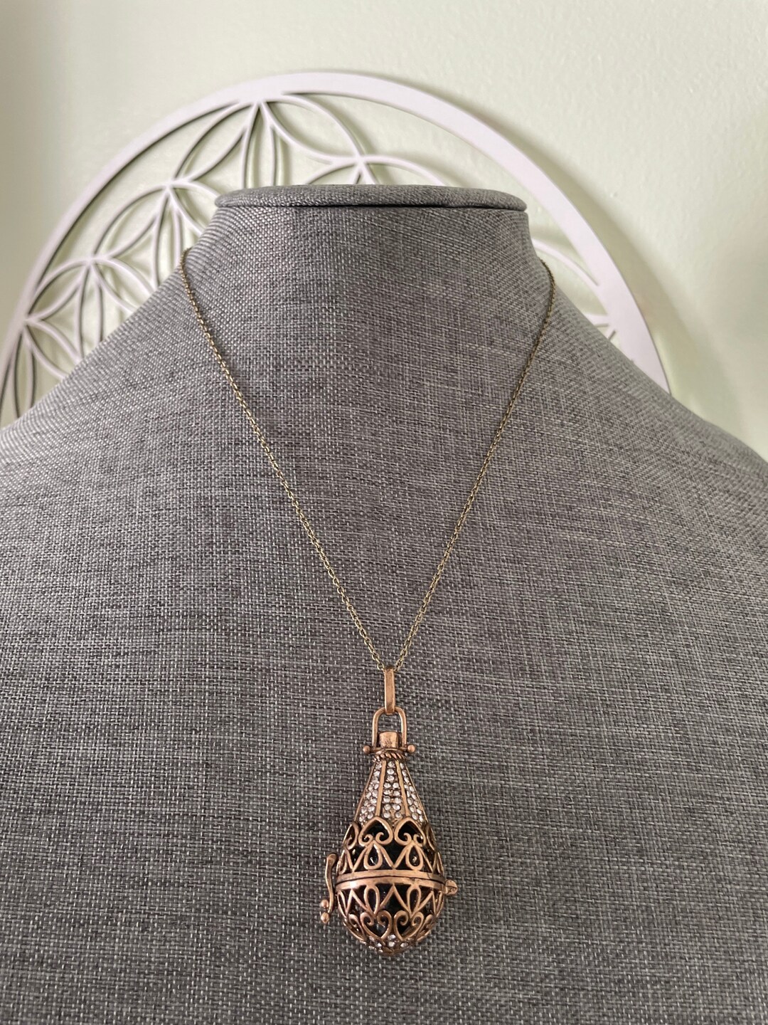 Antique Gold Locket With 6 Interchangeable Crystals on 16” Antique Gold ...