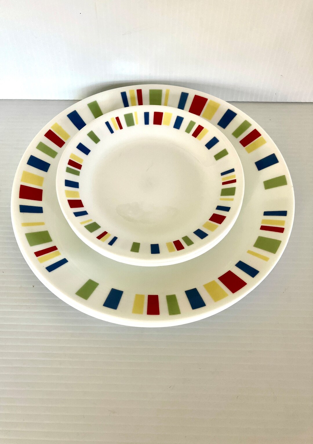 Set of 8 Vintage memphis Pattern CORELLE Plates-red, Yellow, Blue ...