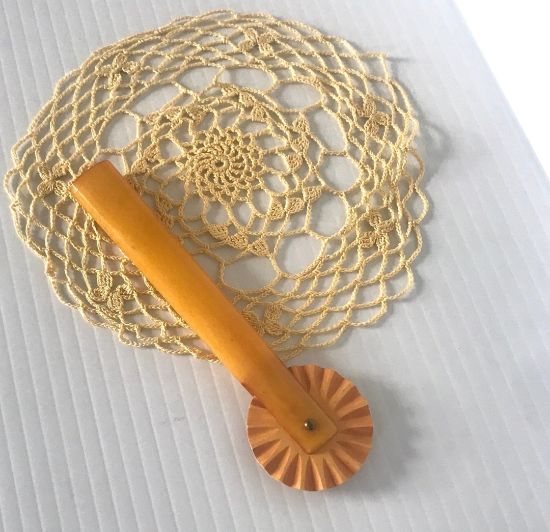 Vintage Bakelite Pie Crimper pastry Trimmer Butterscotch Bakelite ...