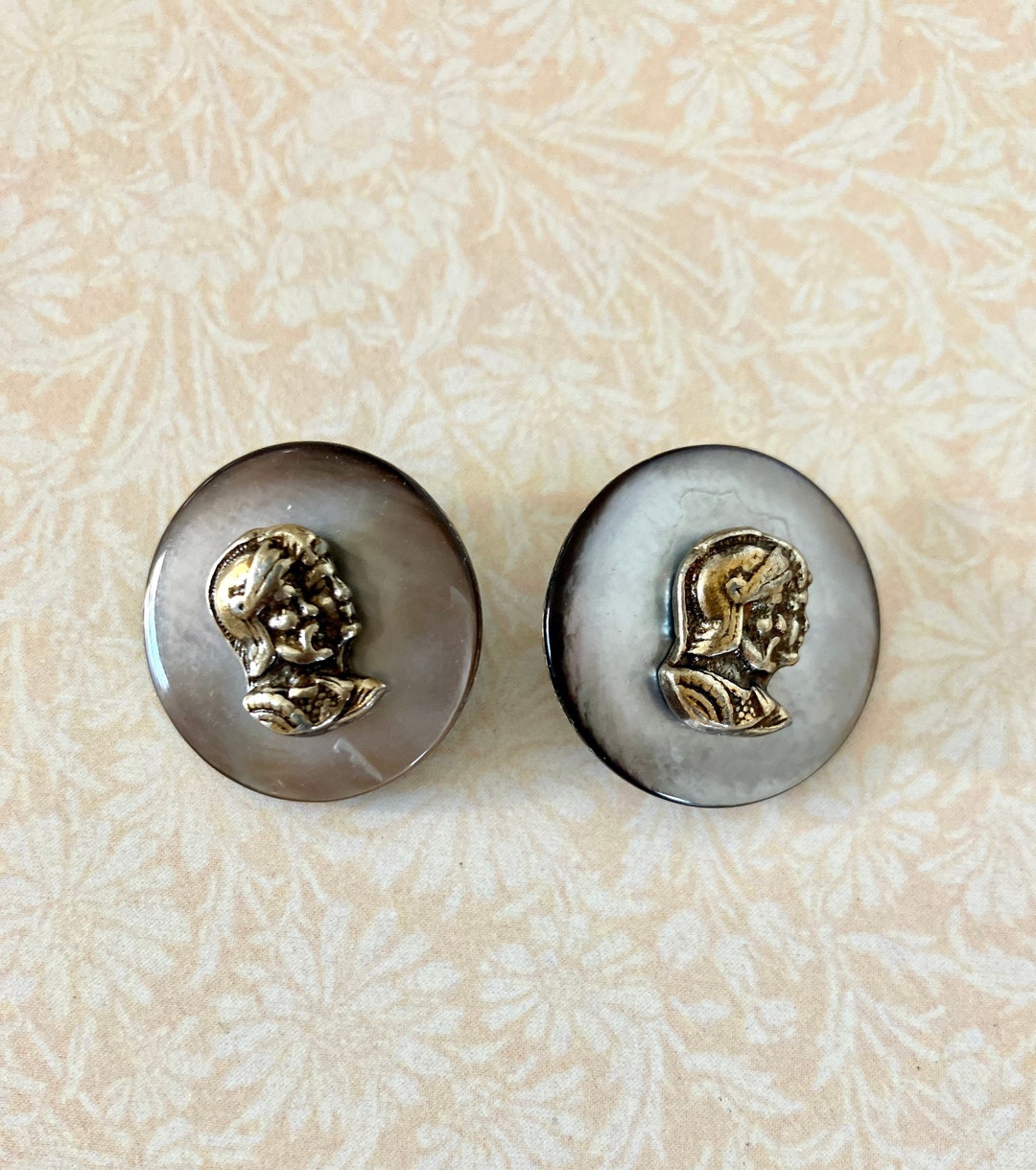 Antique Victorian Shell Button: Bas Relief Knight Profile (7/8in) - Etsy
