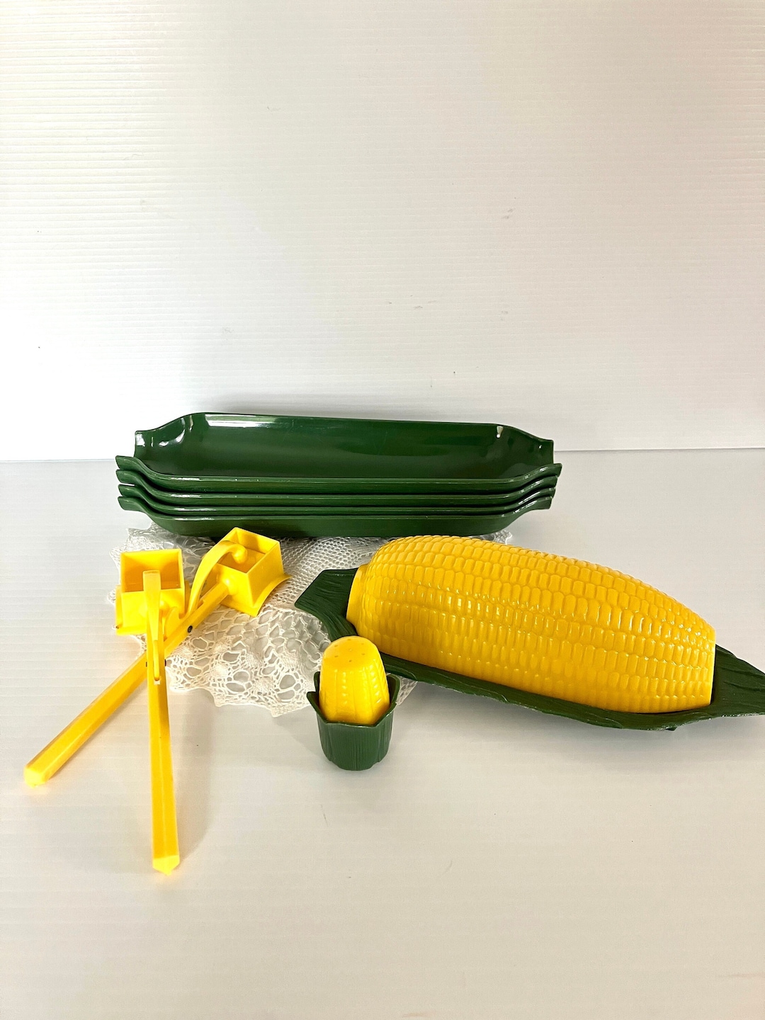 Vintage set of 8 Plastic Corn on the Cob Accessories 1 Butter Dish/1 ...