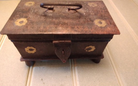 Antique Victorian metal Box with feet and brass decor… - Gem