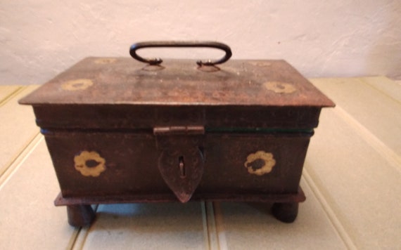 Antique Victorian metal Box with feet and brass decor… - Gem