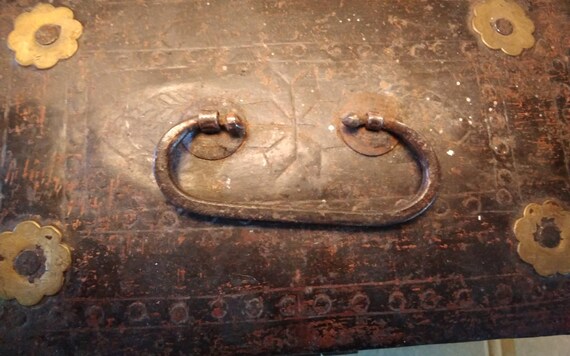 Antique Victorian metal Box with feet and brass decor… - Gem