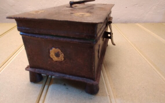 Antique Victorian metal Box with feet and brass decor… - Gem