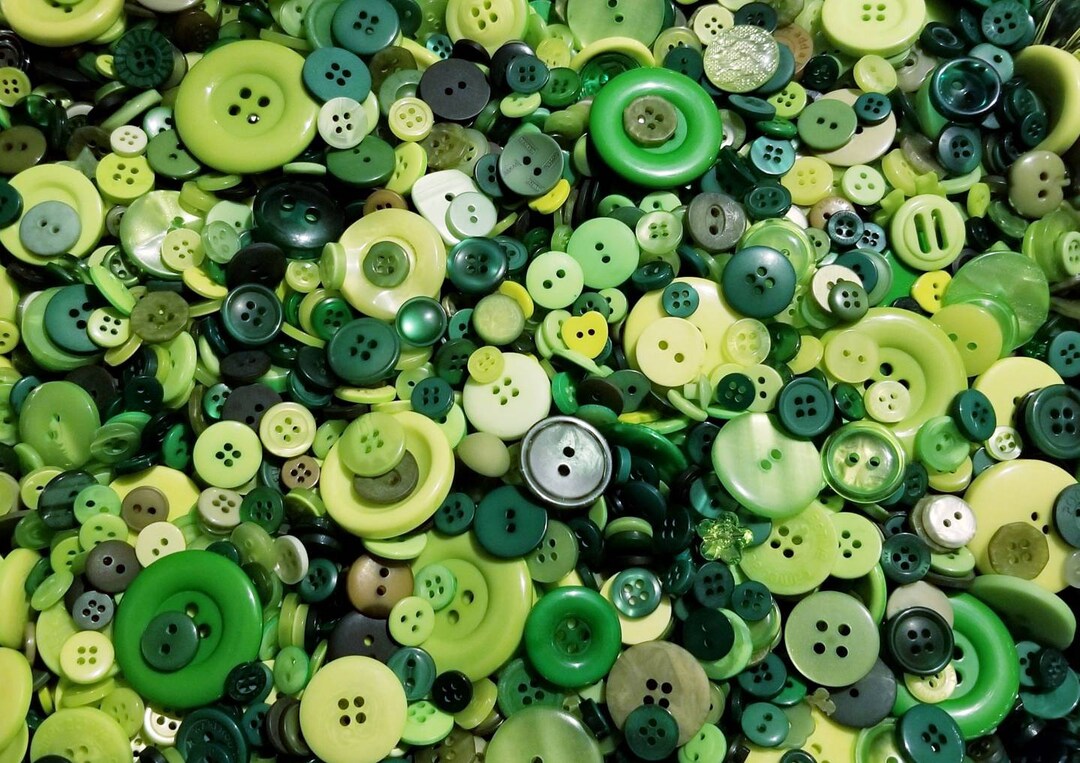 100 Jungle Green Buttons, Sizes 6mm to 34mm, 1/4" to 1-1/4", Many ...