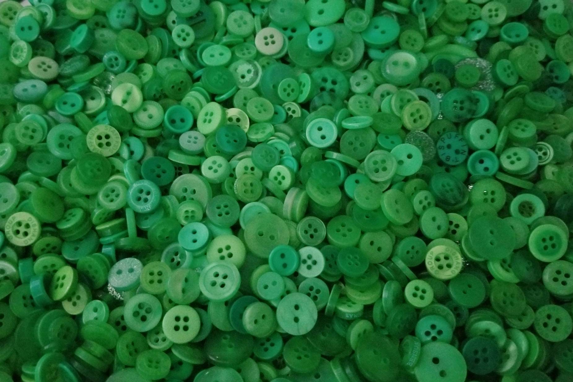200 Small Rainforest Green Buttons Sizes 6mm to 15mm | Etsy