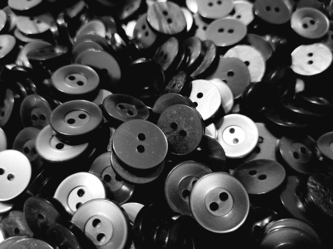 Deep Steel Gray Round 2-hole Buttons, Size 14mm, 9/16", 22L, Flat Back ...