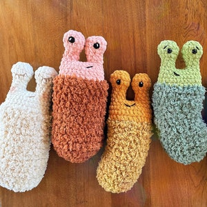 NO SEW | Snuggle Slug Crochet Pattern + Video Tutorial | 3 Sizes ...