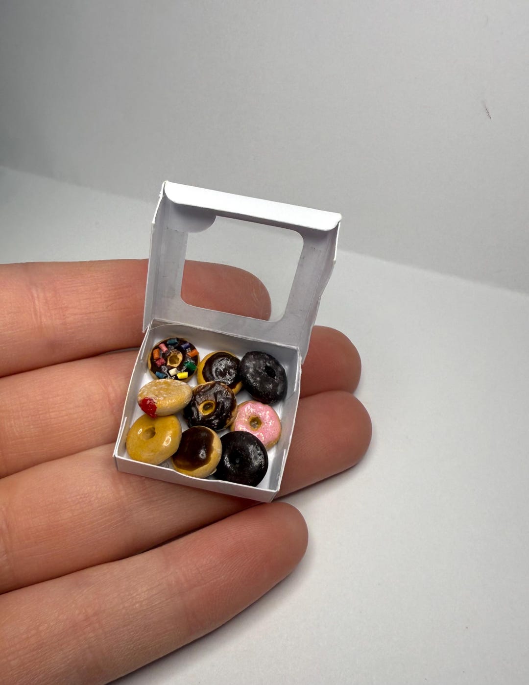 Miniature Donut Box With Tiny Donuts, Dollhouse Miniatures, Dollhouse Food, Miniature Donuts - Etsy