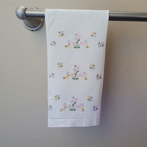 Vintage Tea Towel Embroidered Flowers, Tray Liner, 19 X 13 - Etsy