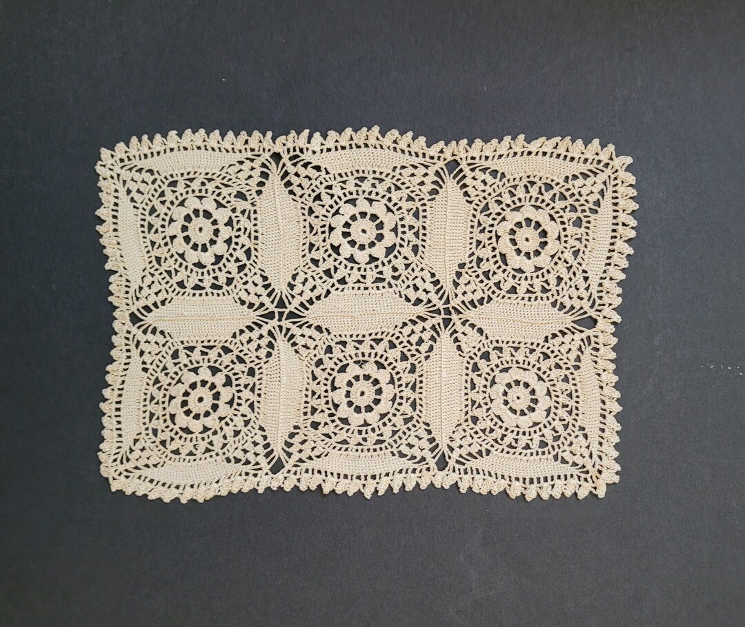 Vintage Doily, Centerpiece Doily, Doily Table Topper, 14"x 9", 1940's ...