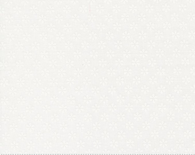 Moda flower Power Funky Fresh Ditsy Cloud White 33715-21 by Maureen ...