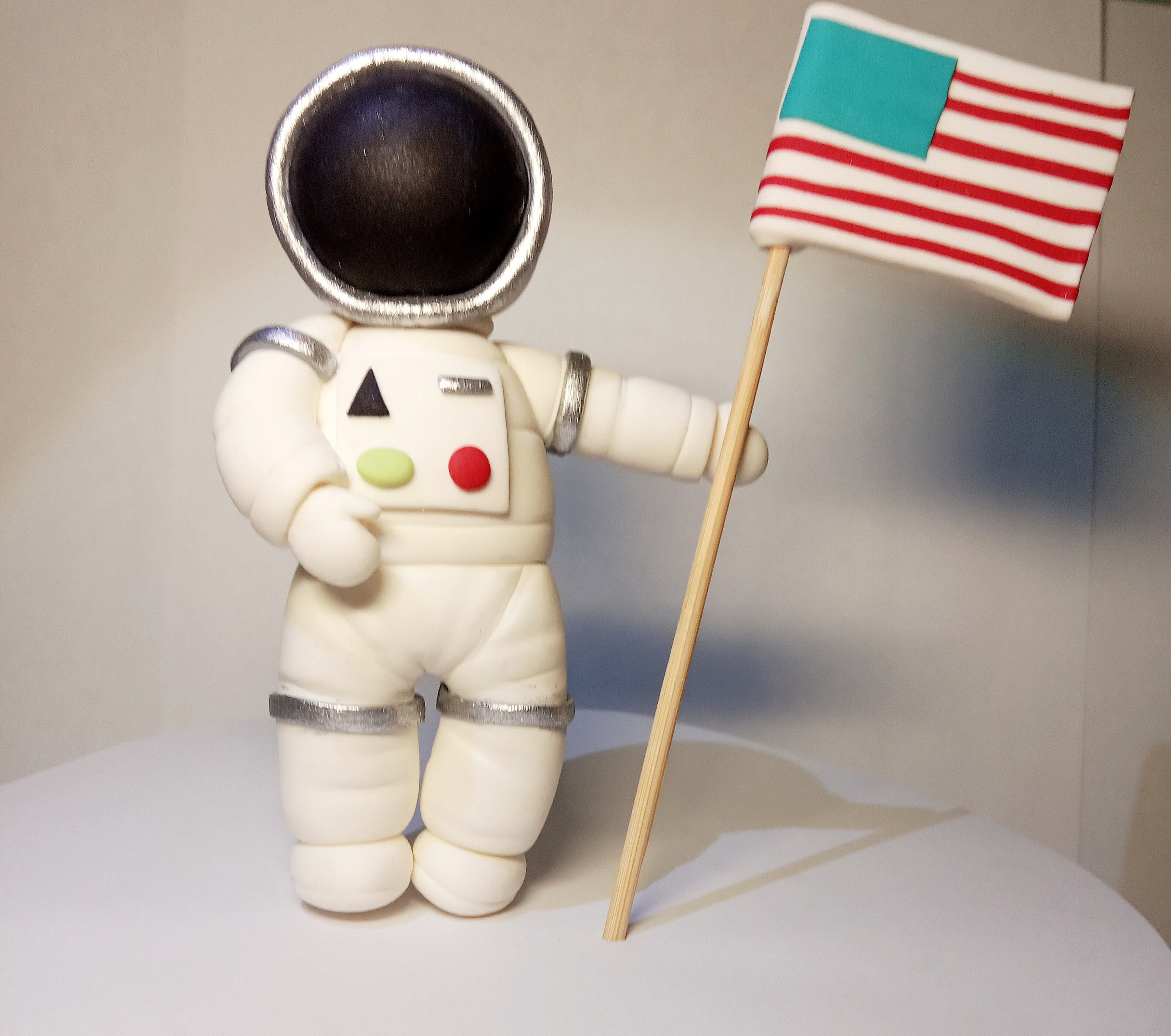 Fondant Astronaut Cake Topper for Space Birthday Party, Fondant Cake ...