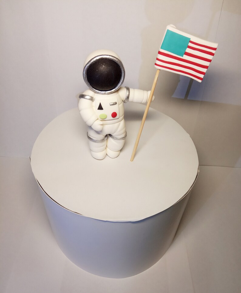 Fondant Astronaut Cake Topper for Space Birthday Party, Fondant Cake ...