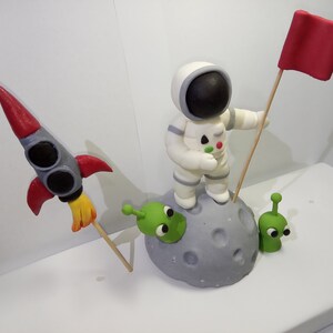 Fondant astronaut and alien on a moon cake topper for space | Etsy