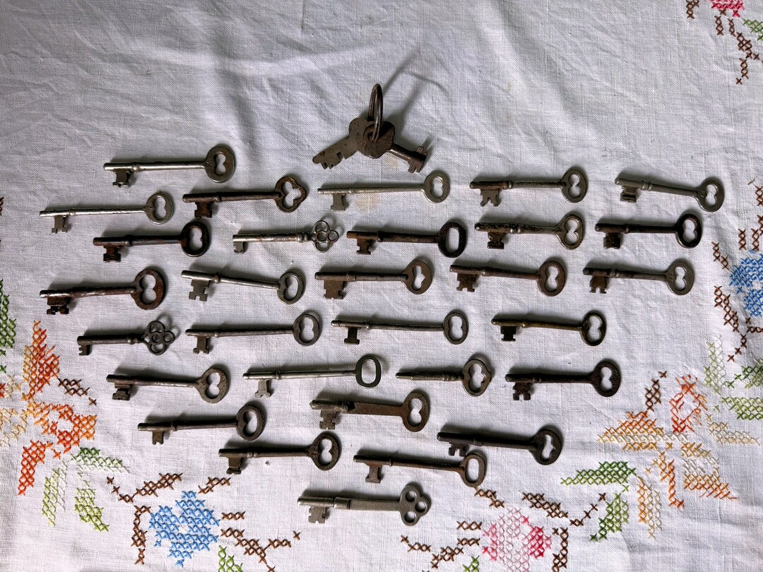 Vintage Key : Set 32 Skeleton Key Padlock Jail Closet Cabinet Room Lock ...