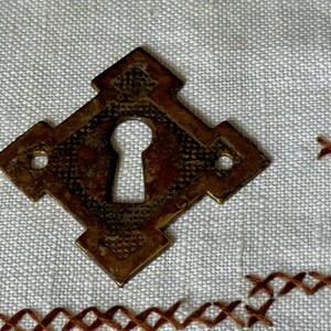 Vintage Keyhole : Brass Key Hole Escutcheon Square Gothic Diamond ...