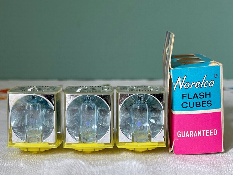 Vintage Flash Cubes : Rare Norelco Magicubes 3 Bulbs 12 - Etsy
