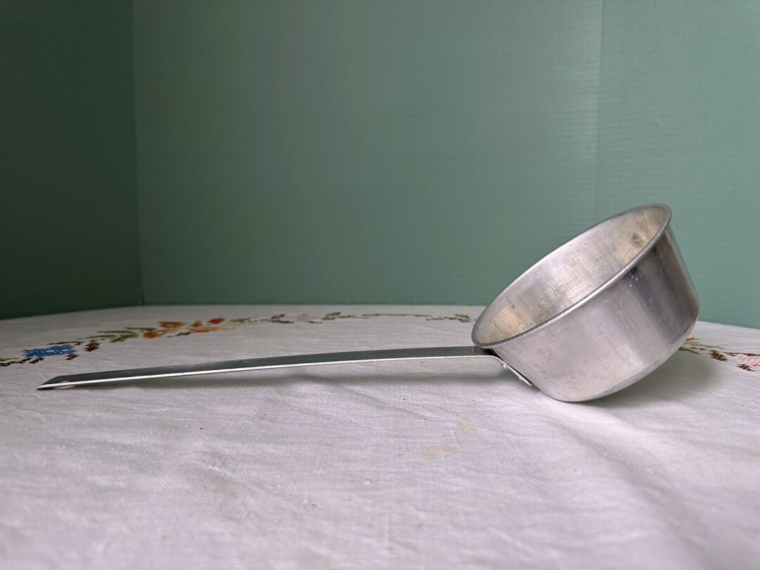 Vintage Dipper : Large Aluminum Metal Large Scoop Ladle Water Holder ...