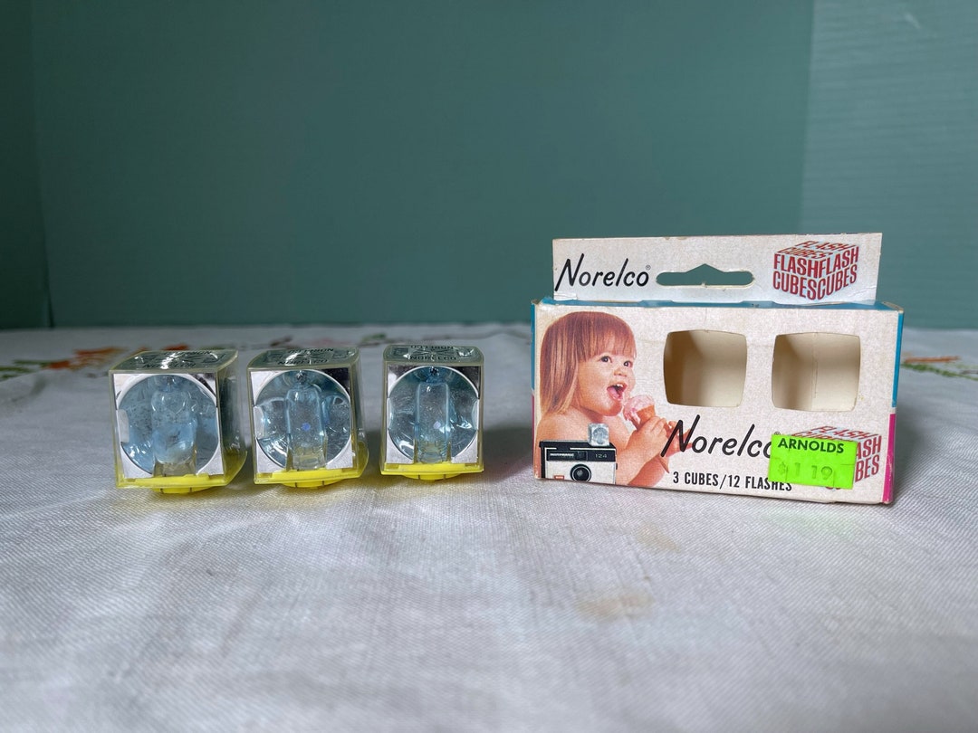 Vintage Flash Cubes : Rare Norelco Magicubes 3 Bulbs 12 Flashes ...