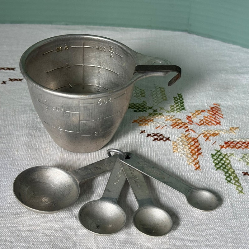4 Cup Measuring Cup - Etsy