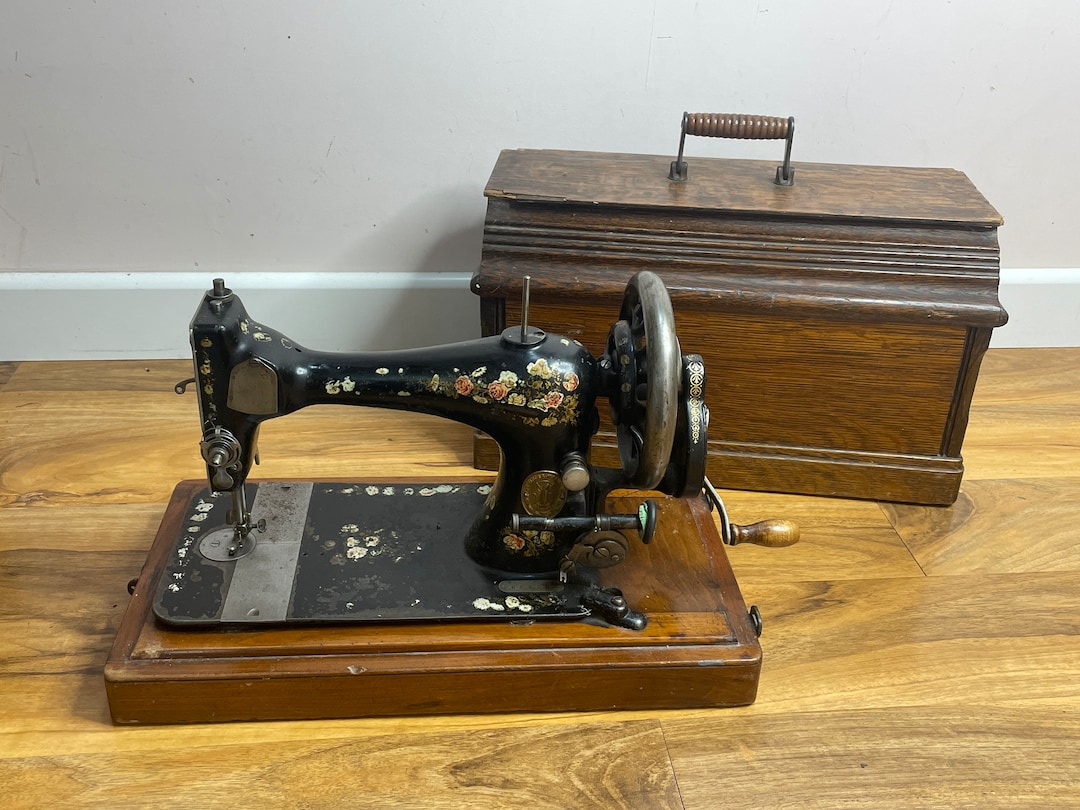 Vintage Singer Manual Hand-crank Sewing Machine, 1890, coffin Case ...