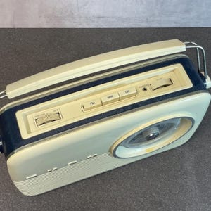Vintage Bush TR82/97 Portable FM/MW/LW Radio, Cream 1960s Style Retro ...