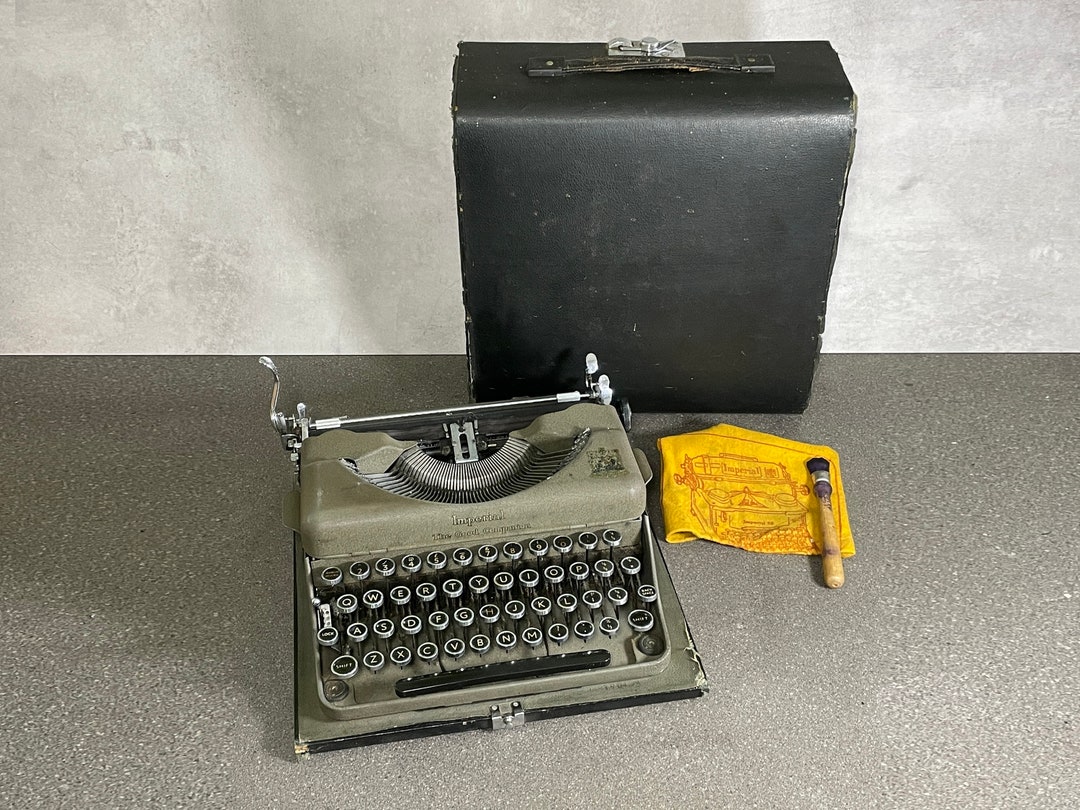 Vintage Imperial Portable Typewriter the Good Companion With Carry Case ...